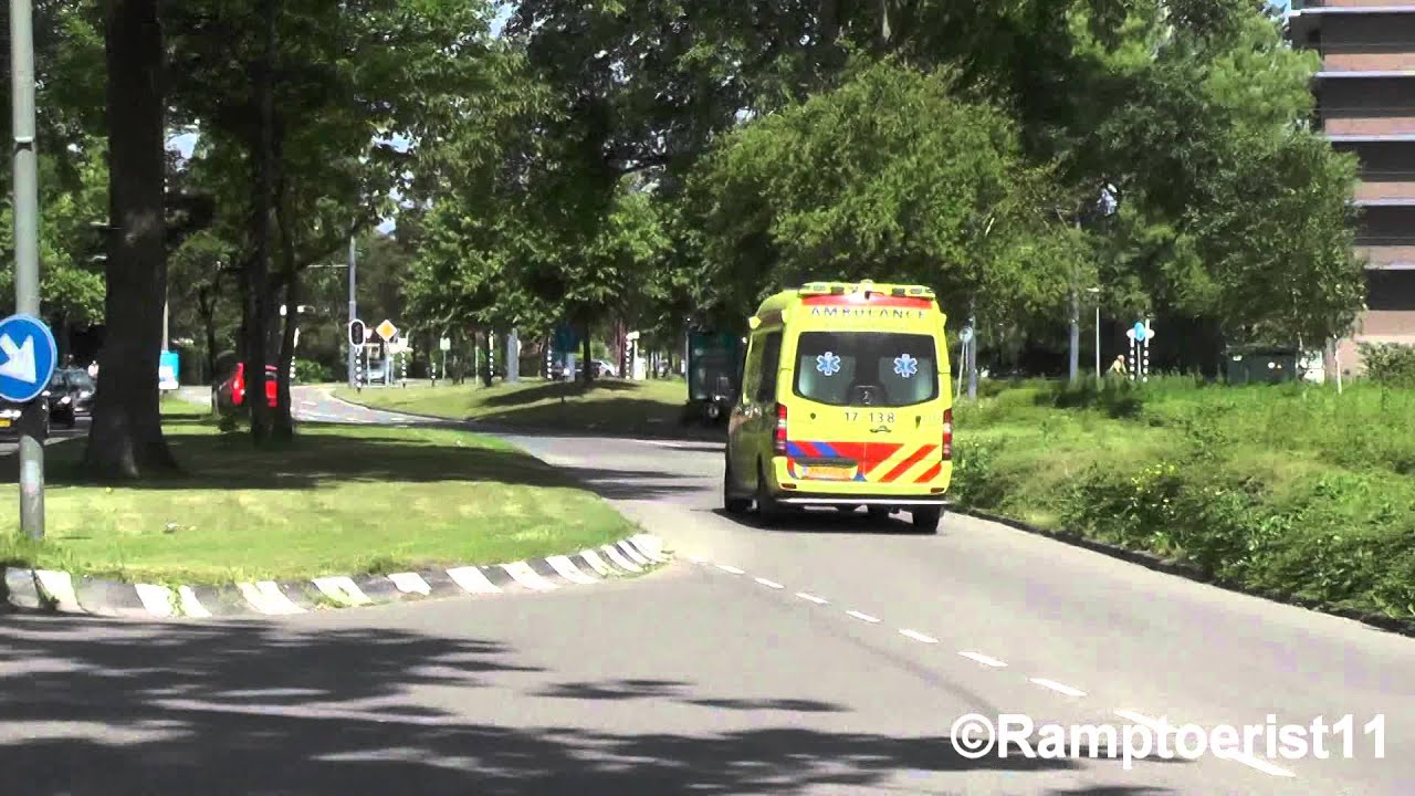 Ambulance 17-138 & Politie Touran met Spoed naar een Melding in ...