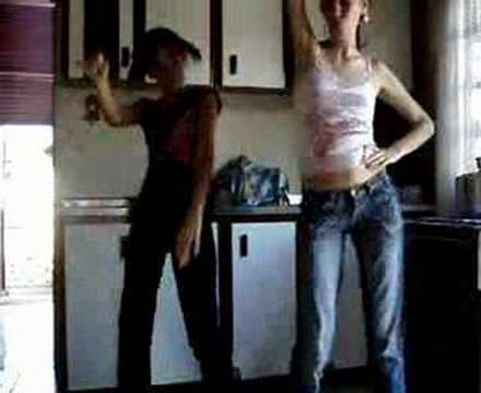 Sheila & Maii dançando Funk ♪