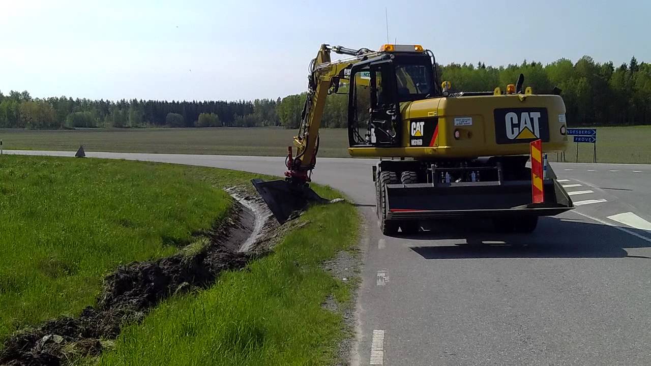 Dikning med cat 316D - YouTube