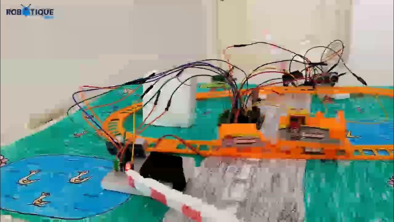 Simulation of the functioning of railway barriers with Micro:bit - YouTube