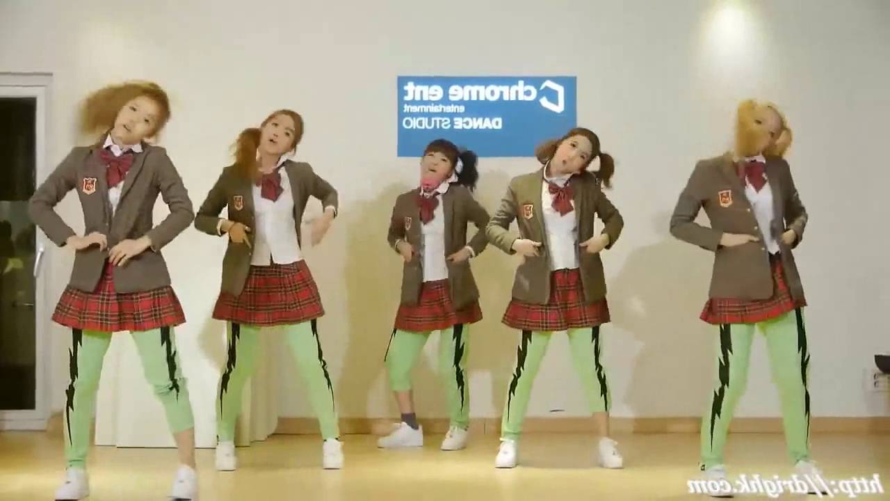 Cute K Pop Schoolgirls Dance Youtube