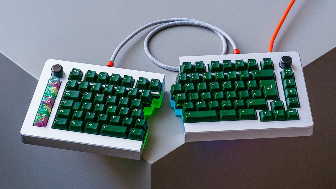 Theseus75 — A Split Keyboard, Literally. - YouTube