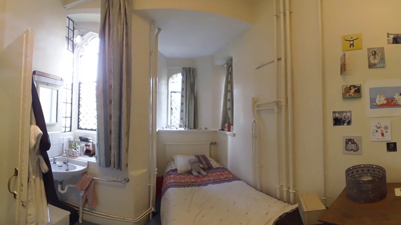 Take a tour of a College room: Old Court - YouTube
