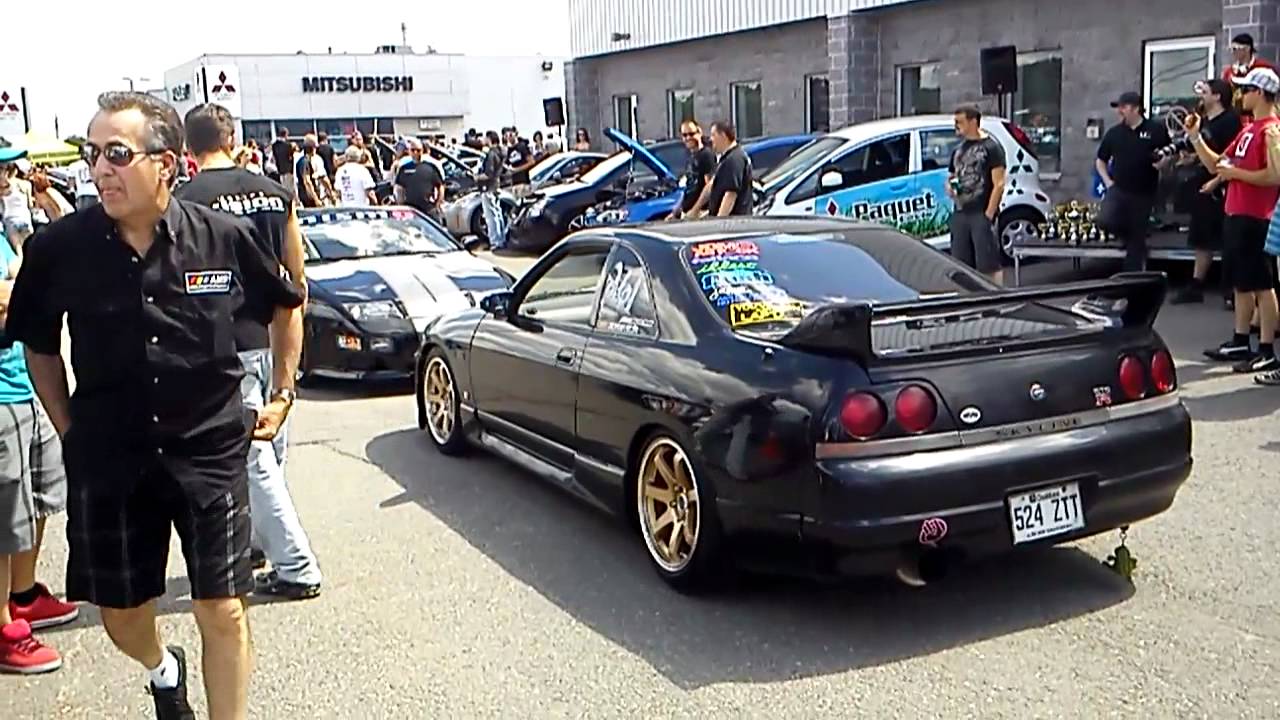Nissan skyline R33 back fire - YouTube