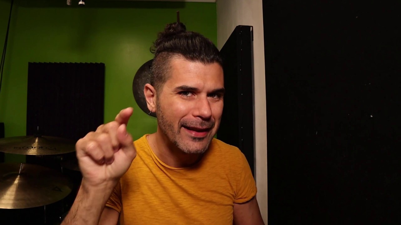 "I dietro le quinte dei miei video" (Intervista a Corrado Bertonazzi ...
