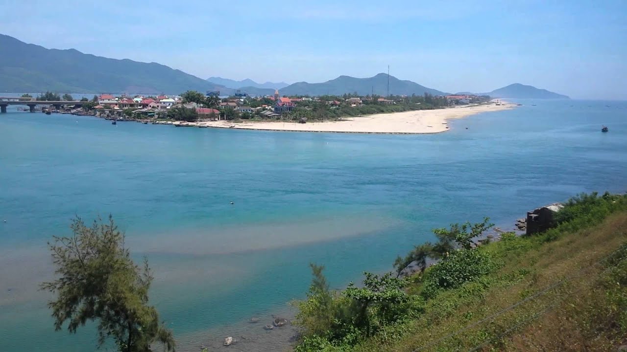 Lang Co beach - YouTube