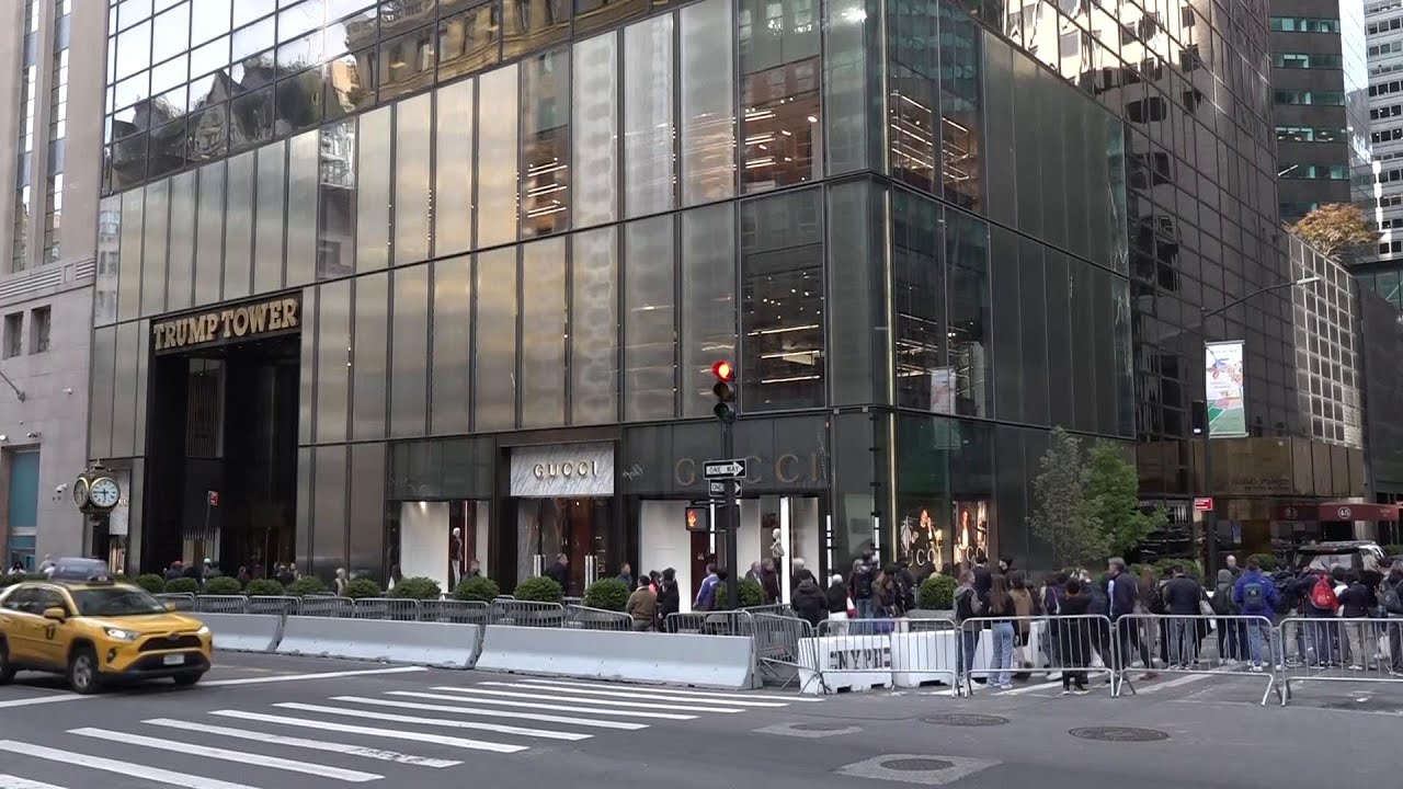 Donald Trump meets with former Japanese PM Taro Aso - YouTube