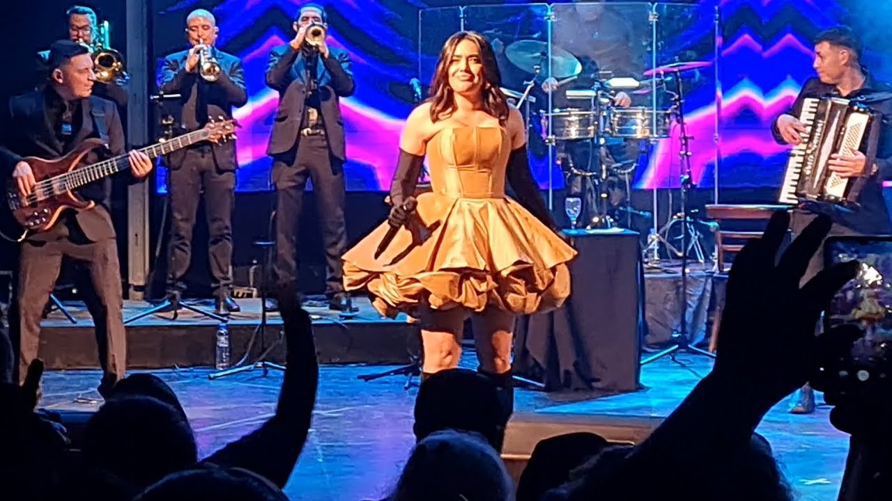 Ángela en Lomas. Llamadas extrañas/ Amiga Traidora. - YouTube