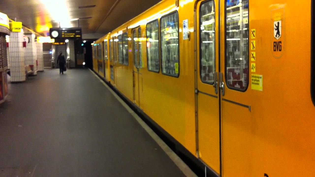 BVG U-bahn Berlin line U9 train to Rathaus Steglitz calling at ...
