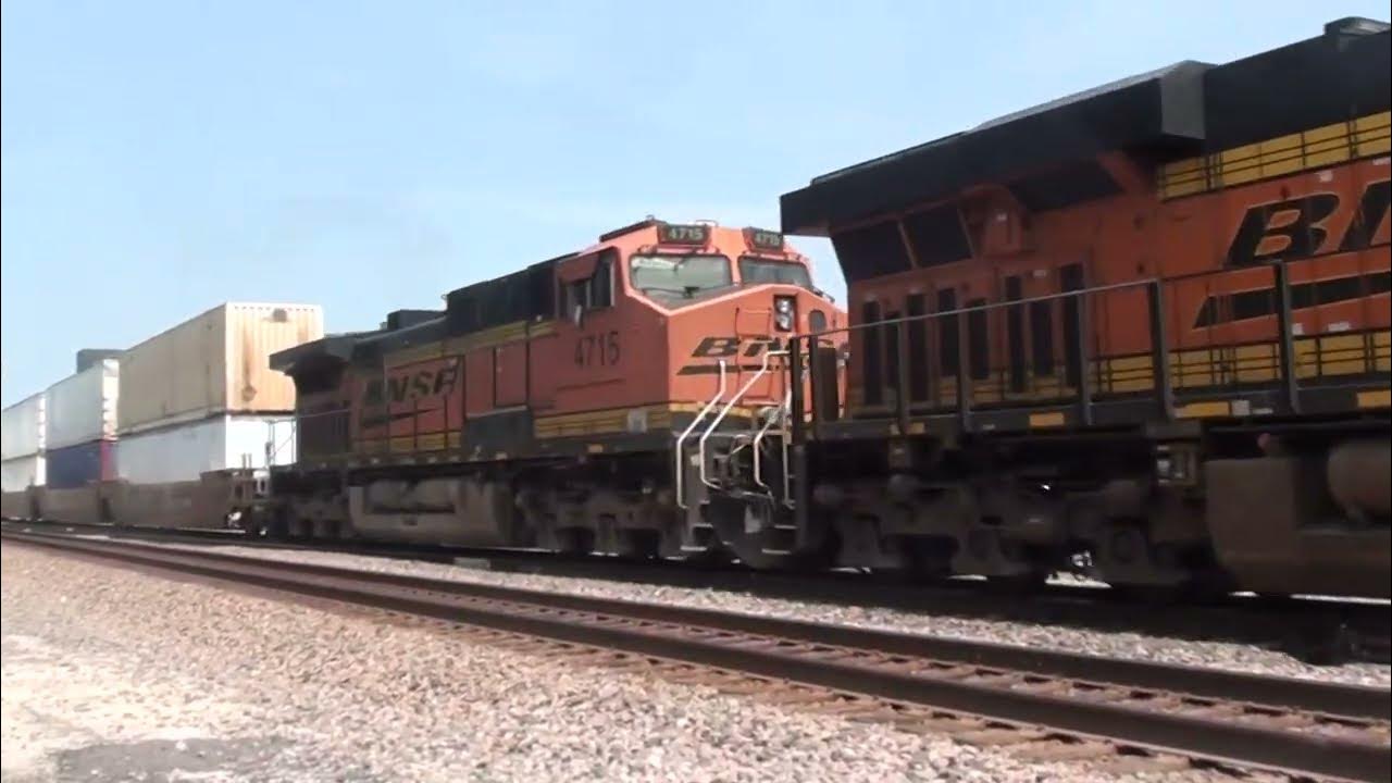 BNSF #7449 Leads WB Intermodal. Olathe, KS 8/6/22 - YouTube