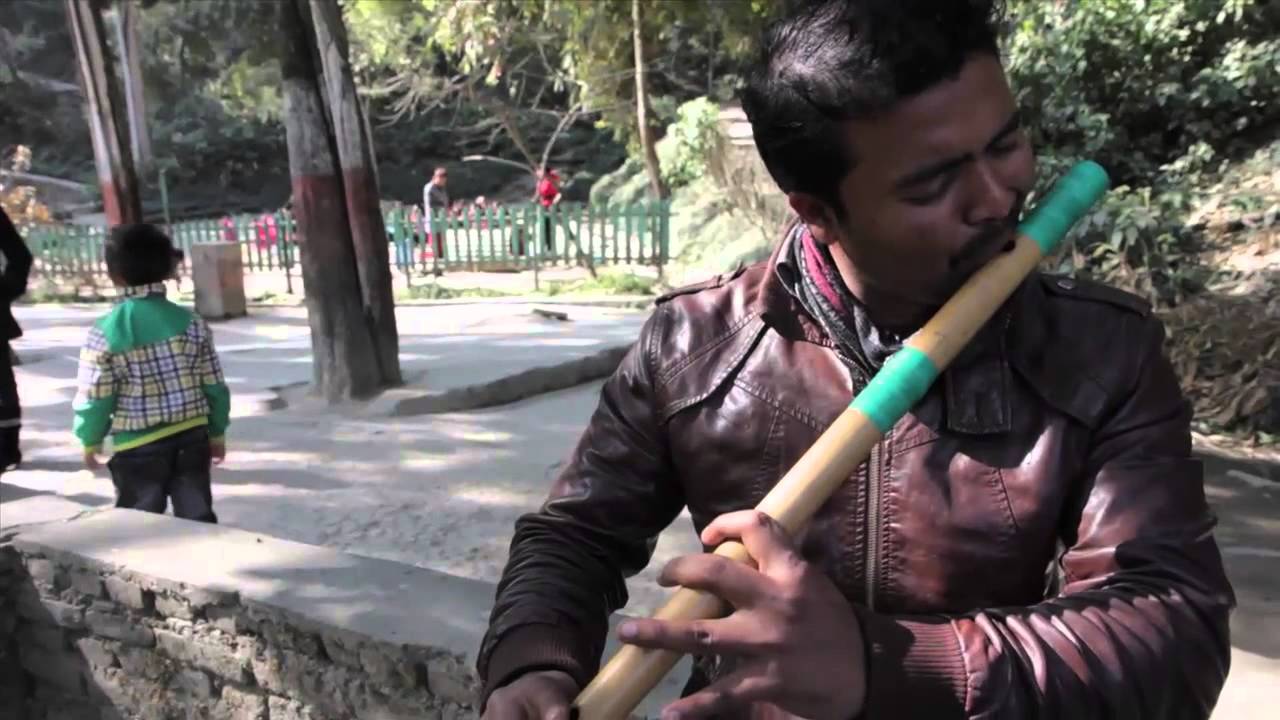 Beautiful Nepali Flute Jam at Balaju Water Garden in Kathmandu - YouTube