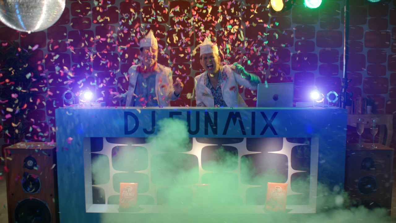 Mora Funmix spot eindejaar 2016 - YouTube