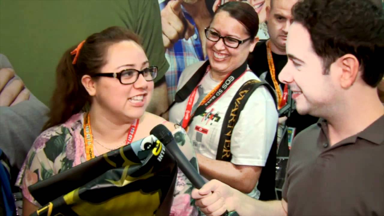 Comic-Con 2012 - Elementary Cast Signing - YouTube