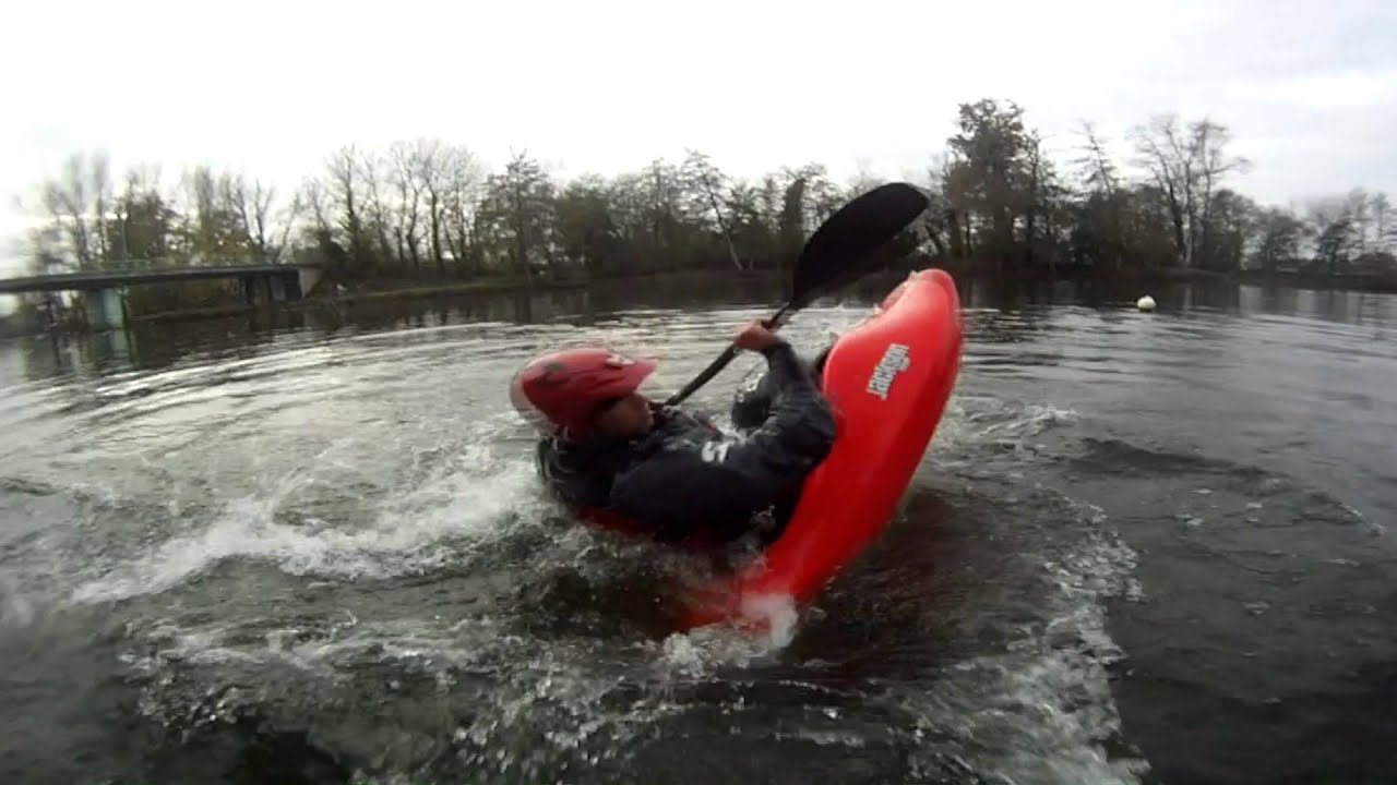 Kayak freestyle flat Arthur Longaive St Seurin - YouTube