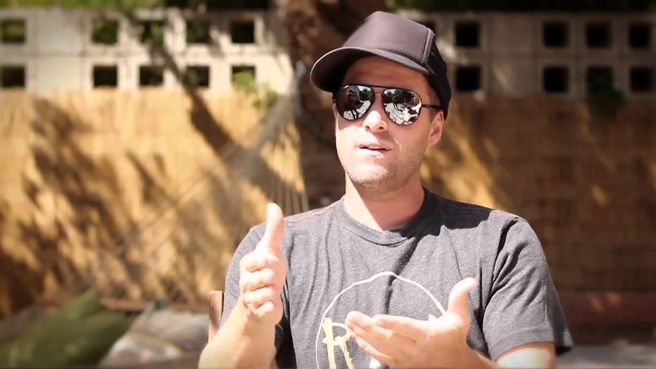 Eddie Wall talks Snow Boarding and The Peddie Files video - YouTube