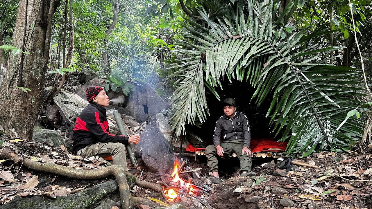 Camping in The Rainforest Build a Shelter from Bamboo and Leaves - YouTube