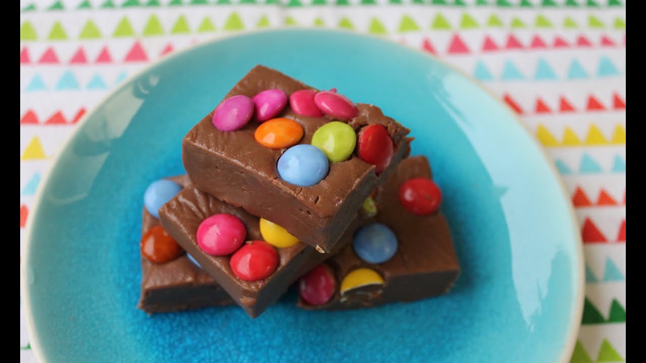 Easy recipe: How to make 3 ingredient Smartie fudge - YouTube