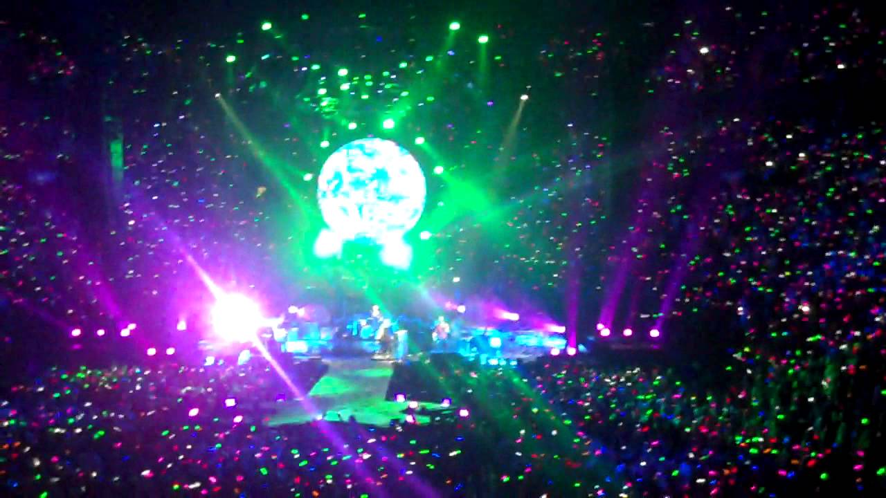 Paradise - Coldplay @ Bell Centre Montreal Quebec - YouTube