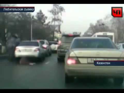 Муж протащил жену за машиной по асфальту funny video