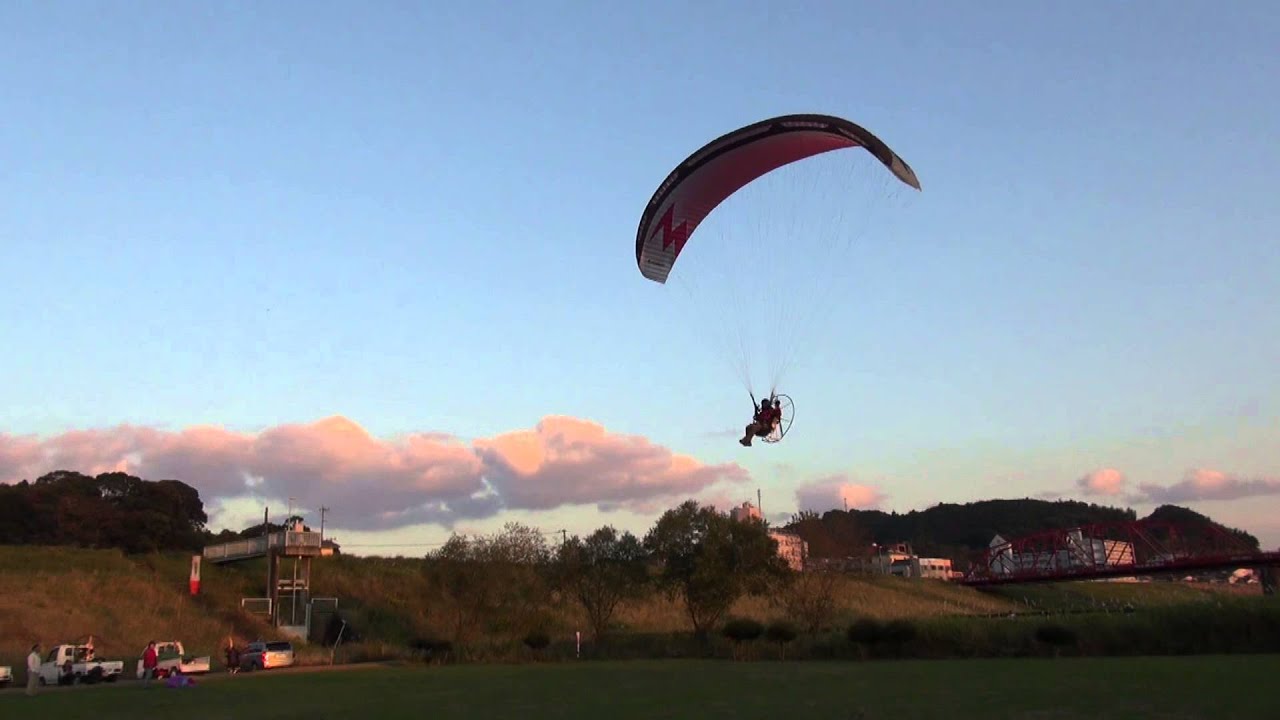 20121103 paramotor Crash Landing accident 四万十川 赤鉄橋 モーターパラグライダー - YouTube