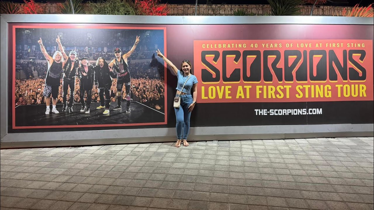 Scorpions Band Live at Bahrain - Rock You Like A Hurricane - YouTube