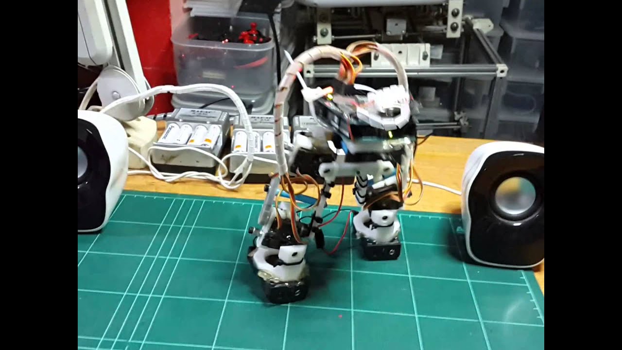 humanoid robot - YouTube