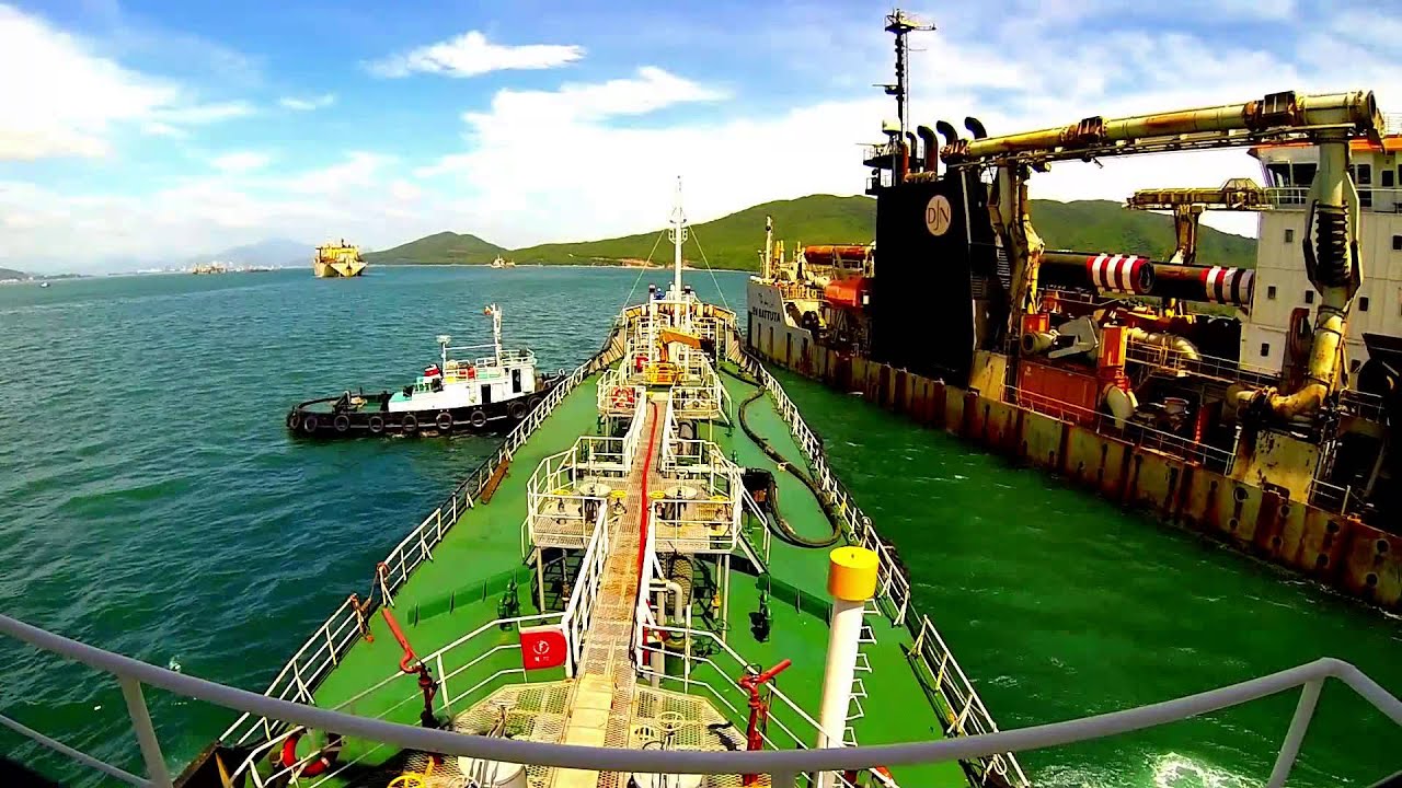 HARBOR PILOT (ch.18) [HD] - Ship to ship for oil replenishing (IBN ...