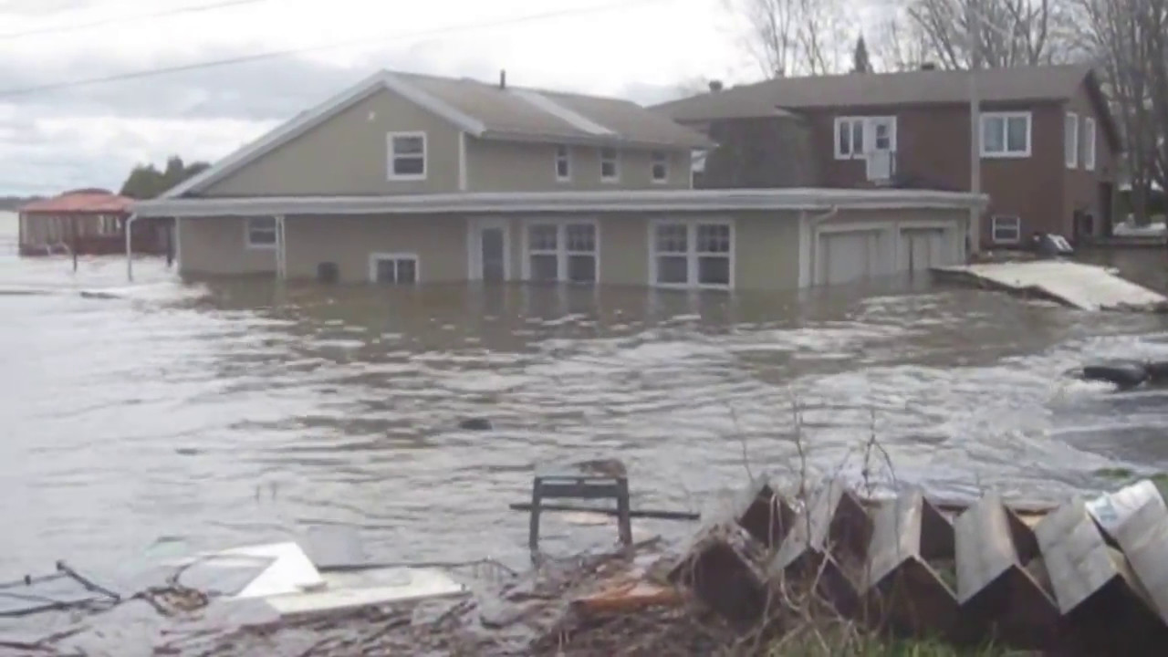 Inondations de Pointe-Calumet a St-Eustache - YouTube