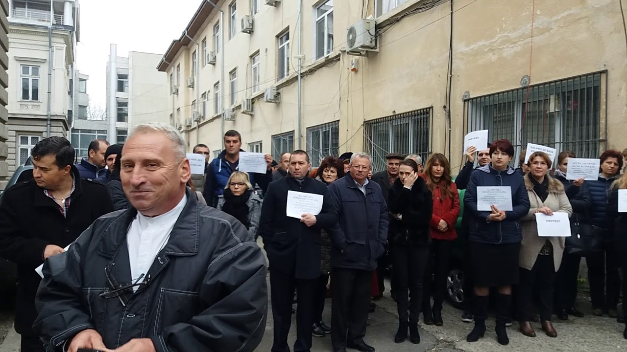 ZAG protest APIA Arges - YouTube