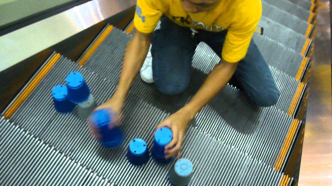 Escalator Stacking xD - YouTube
