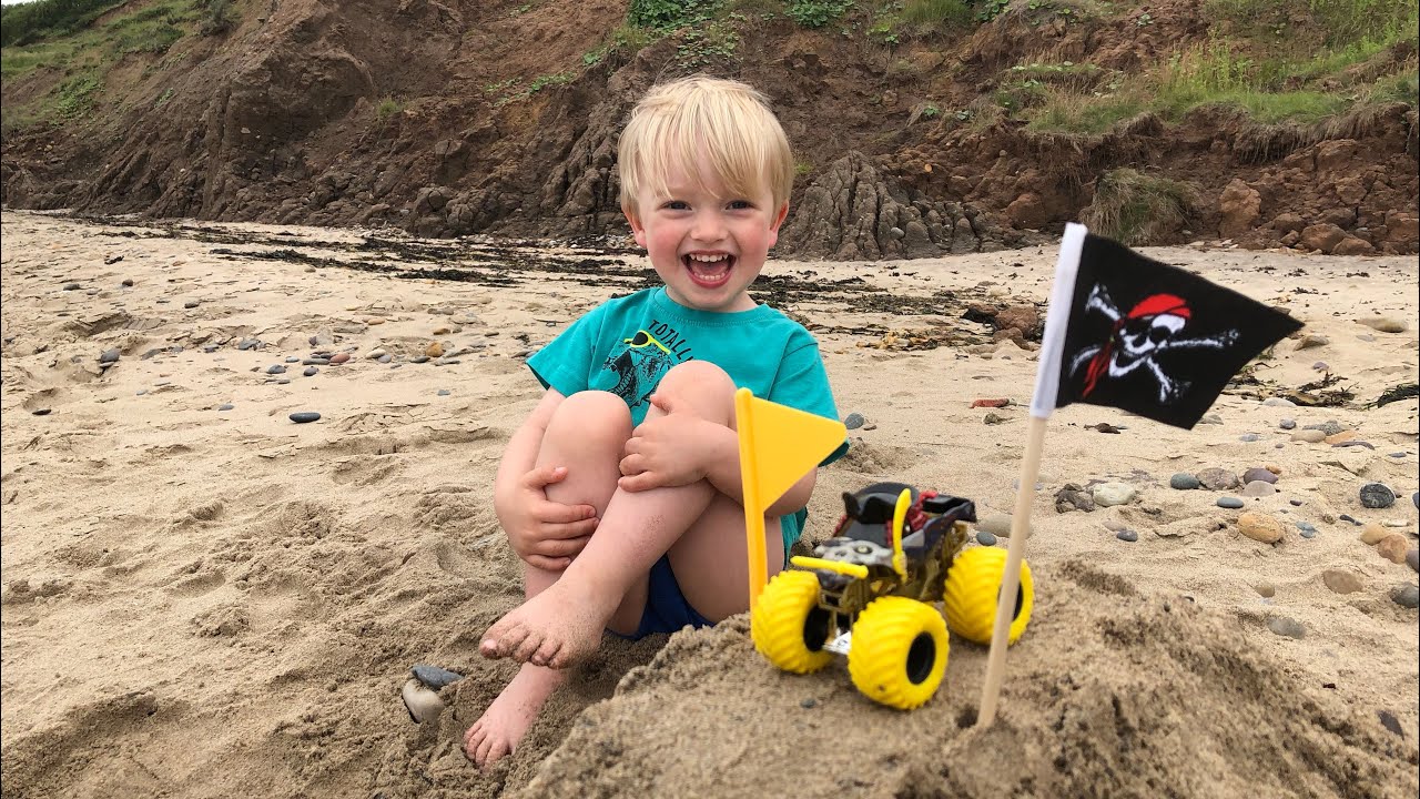 Monster Jam at the beach - YouTube