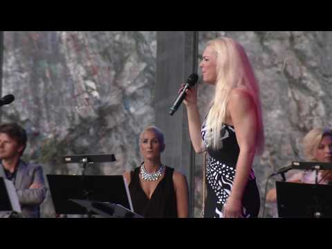 Malena Ernman sjunger \