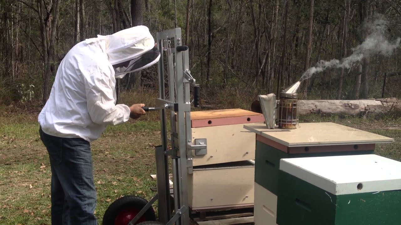 Hive box lift (Beekeeping) - YouTube