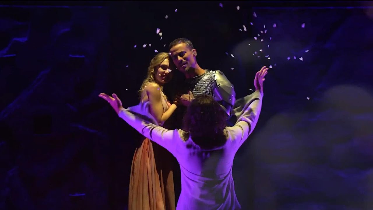 GLOBALink | Actors of French musical expect more cultural exchanges ...