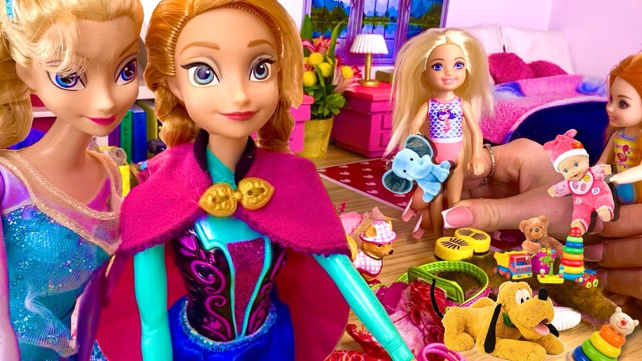 What a mess ! Frozen Elsa & Frozen Anna toddlers are cleaning their ...