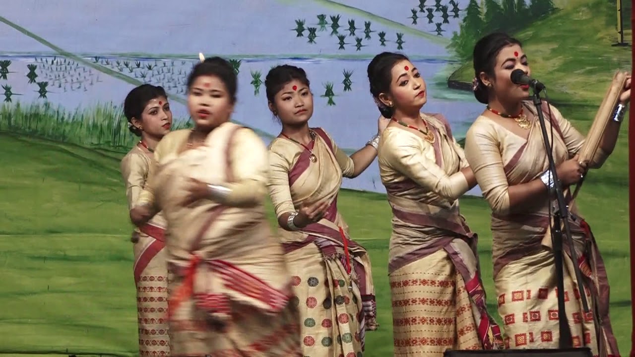 Assamese Traditional jeng bihu by Jonbiri girls group - YouTube