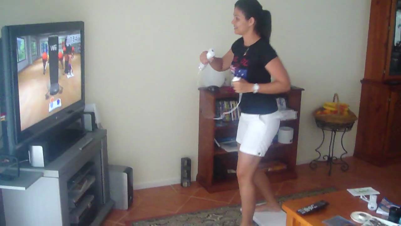 Daniela - Wii Boxer - YouTube