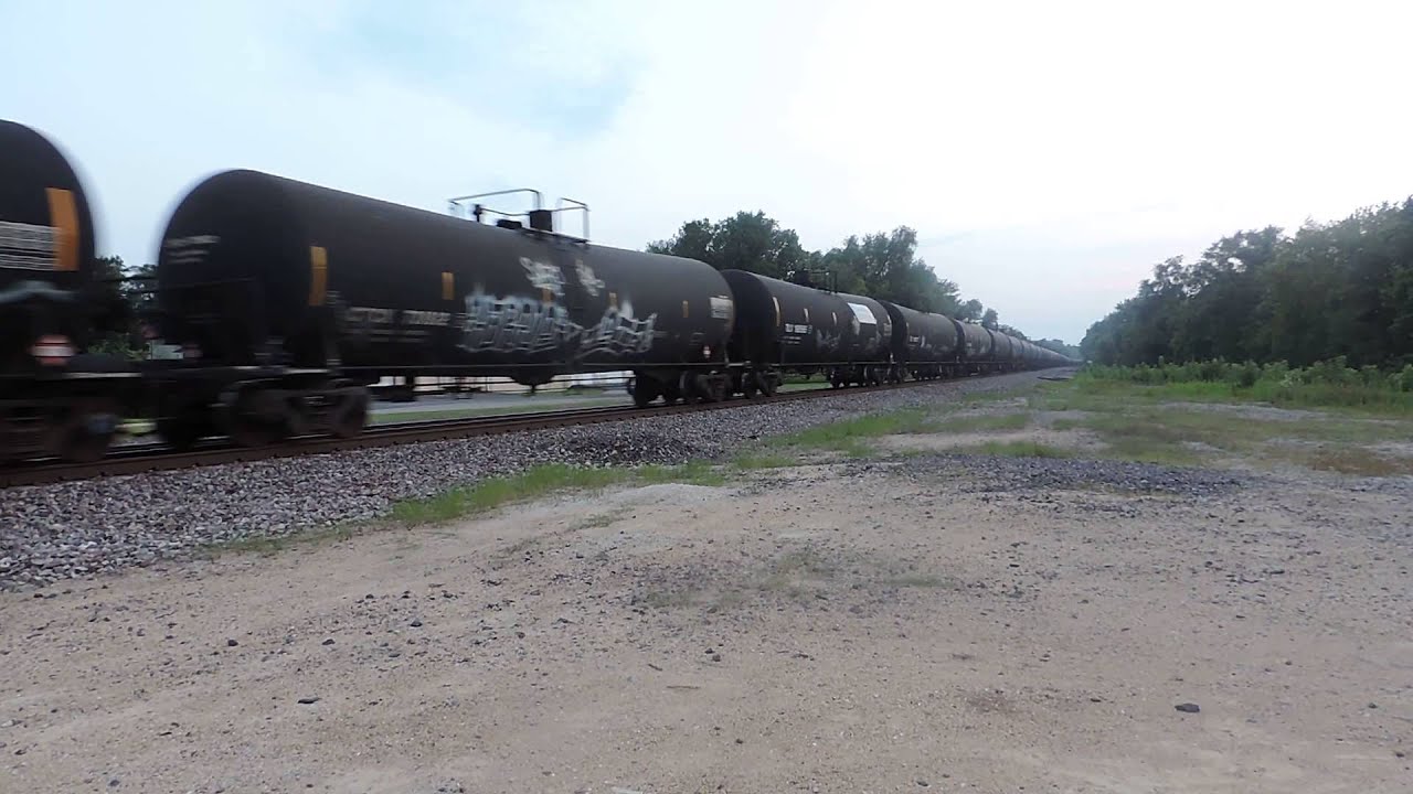 Union Pacific Engine 7525 leads a Ethanol Train in Dixon IL 1080p HD ...