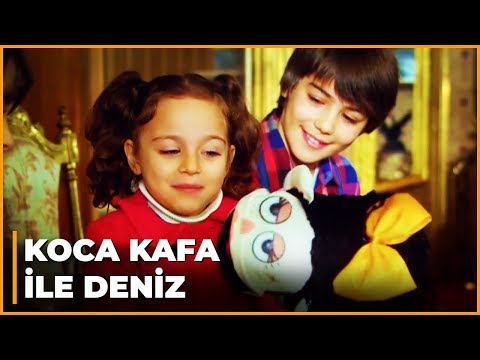Deniz, Zehra'ya Kukla Gösterisi Yaptı - Öyle Bir Geçer Zaman Ki 95. Bölüm