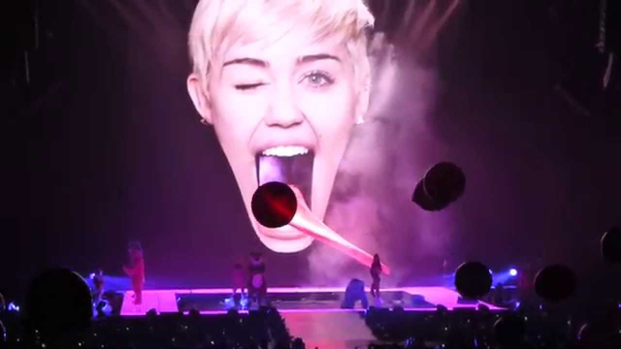 Miley Cyrus Tongue Entrance + "SMS", "4x4" LIVE MGM Arena Las Vegas 3/1 ...