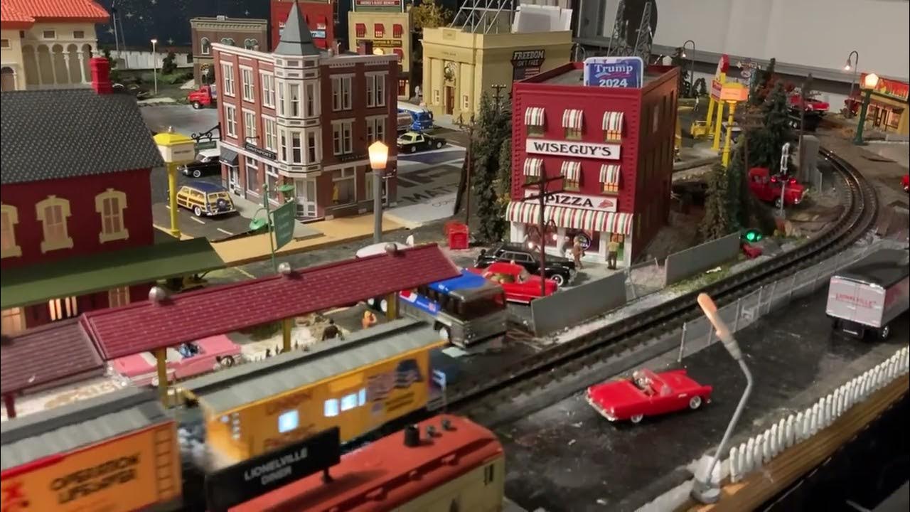 Lionel lash up - YouTube