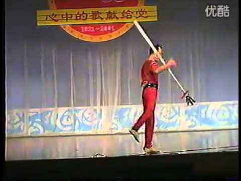 Fei Cha Performance (表演飞叉) flying fork trident - YouTube