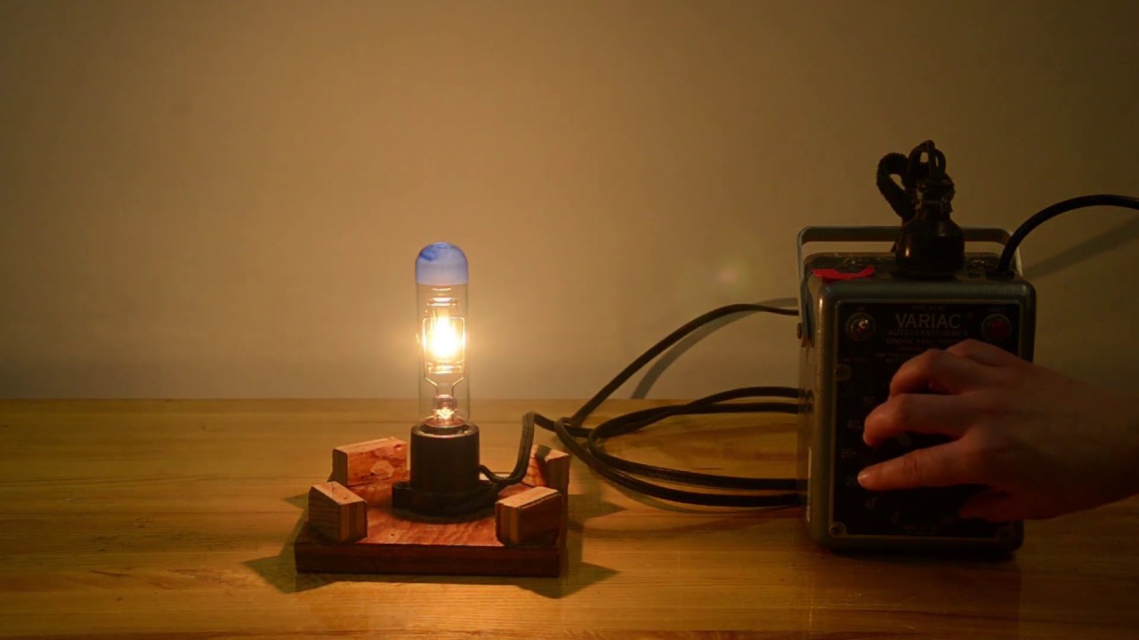 6B40.10 - Light Bulb and Variac - YouTube