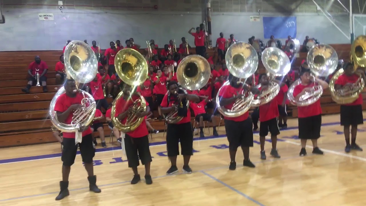 River region tuba battle against Georgia mass band - YouTube