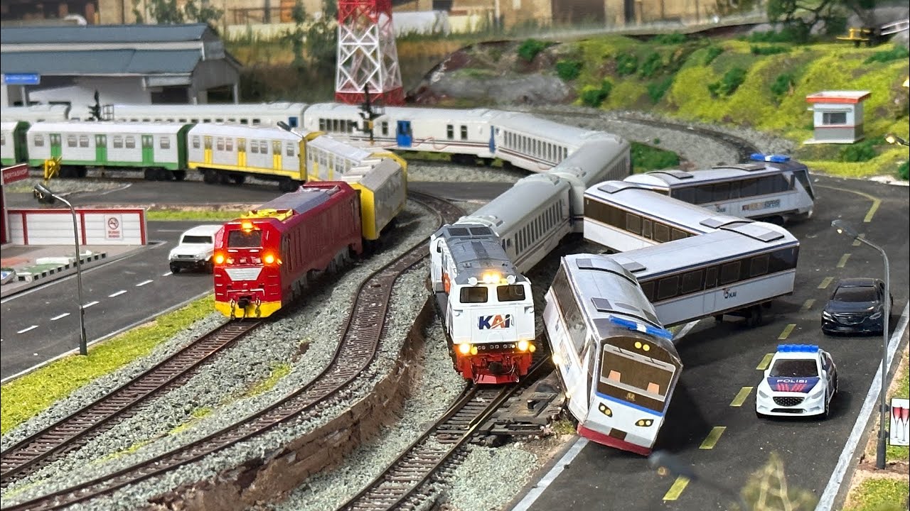 Drama kereta api CC206 menabrak kereta inspeksi dipersilangan hingga ...