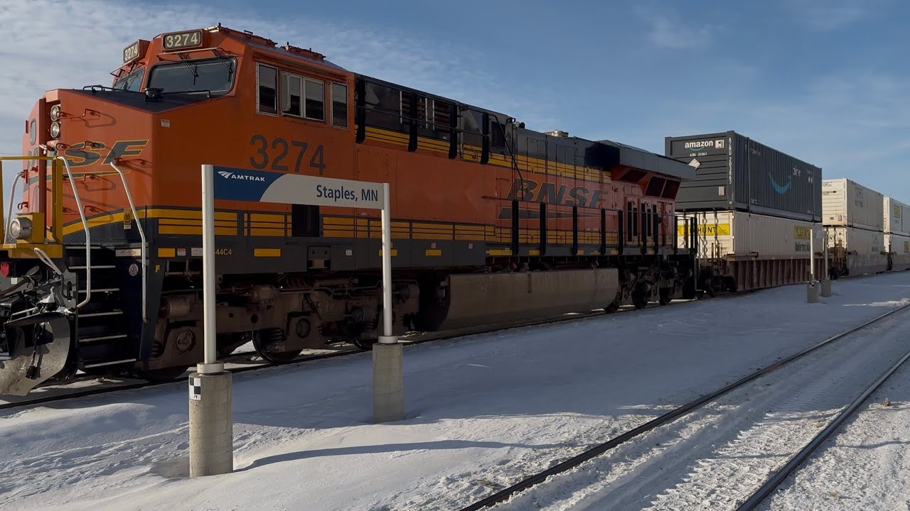 BNSF #3274 and BNSF #5017 lead this EB intermodal on the Staples ...