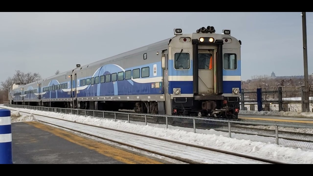 WINTER TRAINS EXO Comet 2 Coaches Stop at DuCanal - YouTube