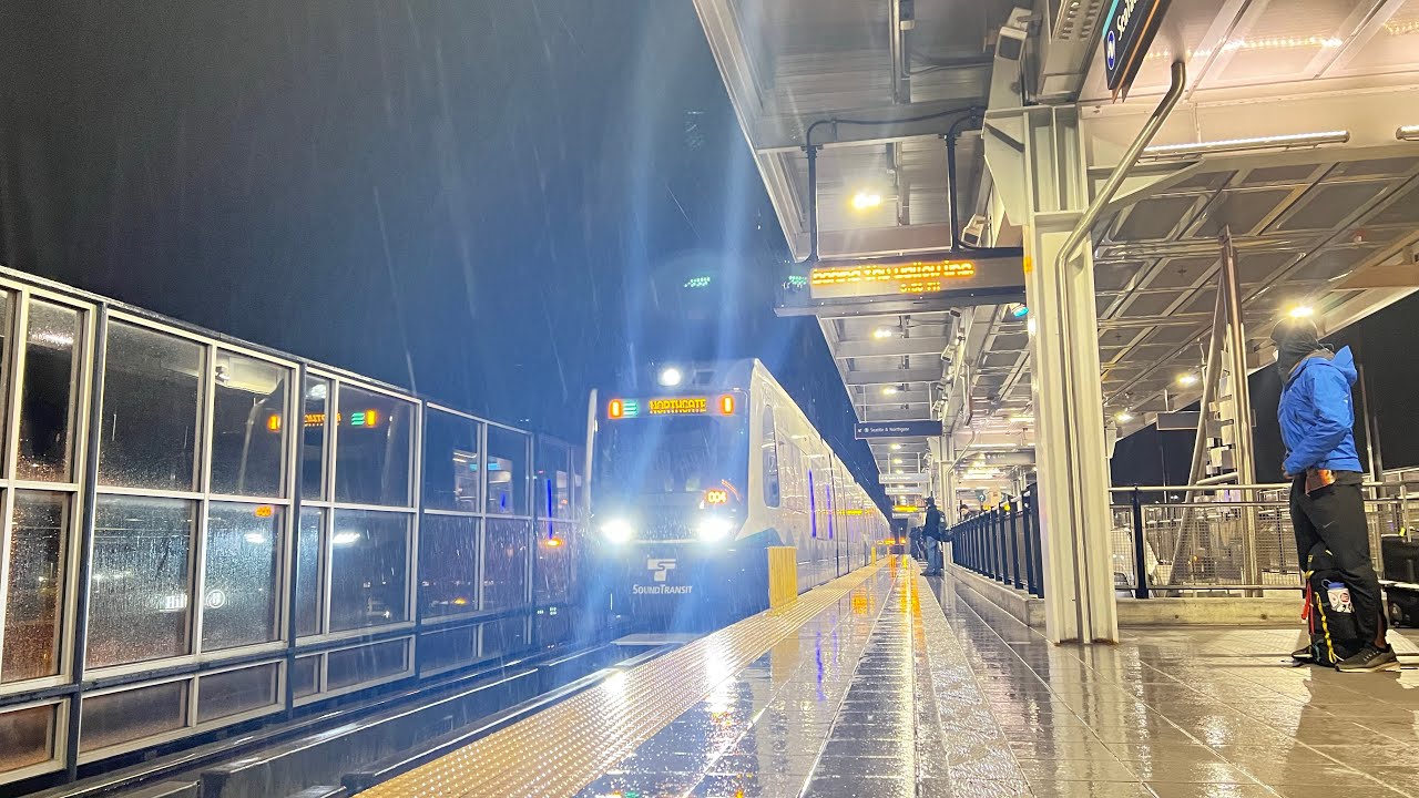Sound Transit Link Light Rail Late Night Action @ SeaTac Airport 1/9/23 ...