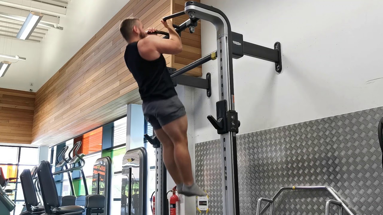 Chin Ups - Demonstration (Beginner) - YouTube