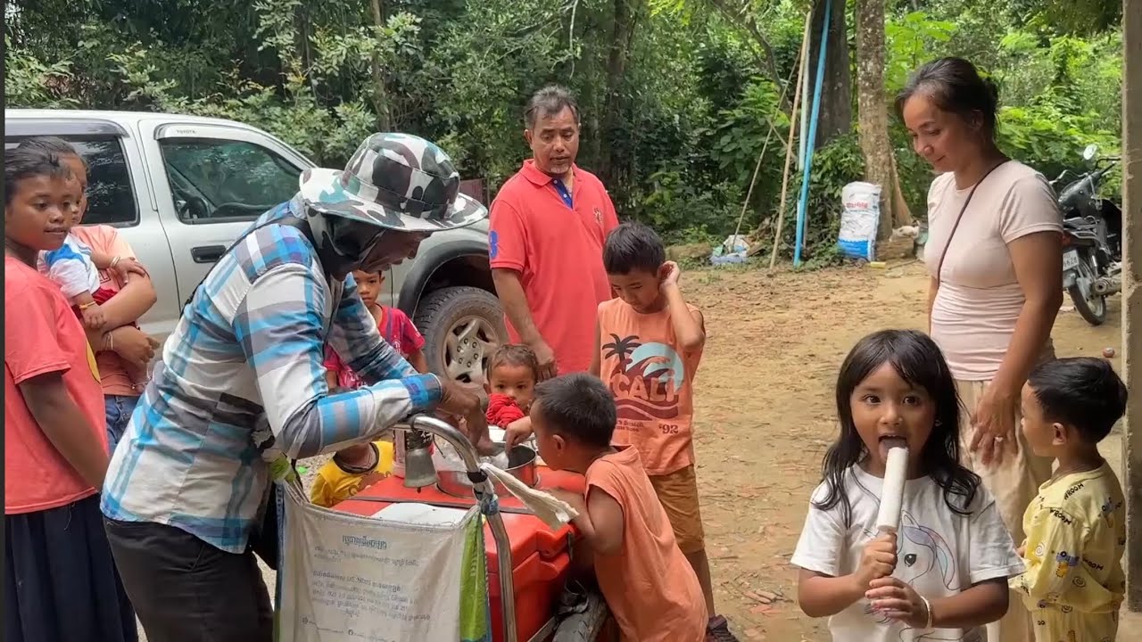Tuk prahok with shrimp and beef intestine - YouTube